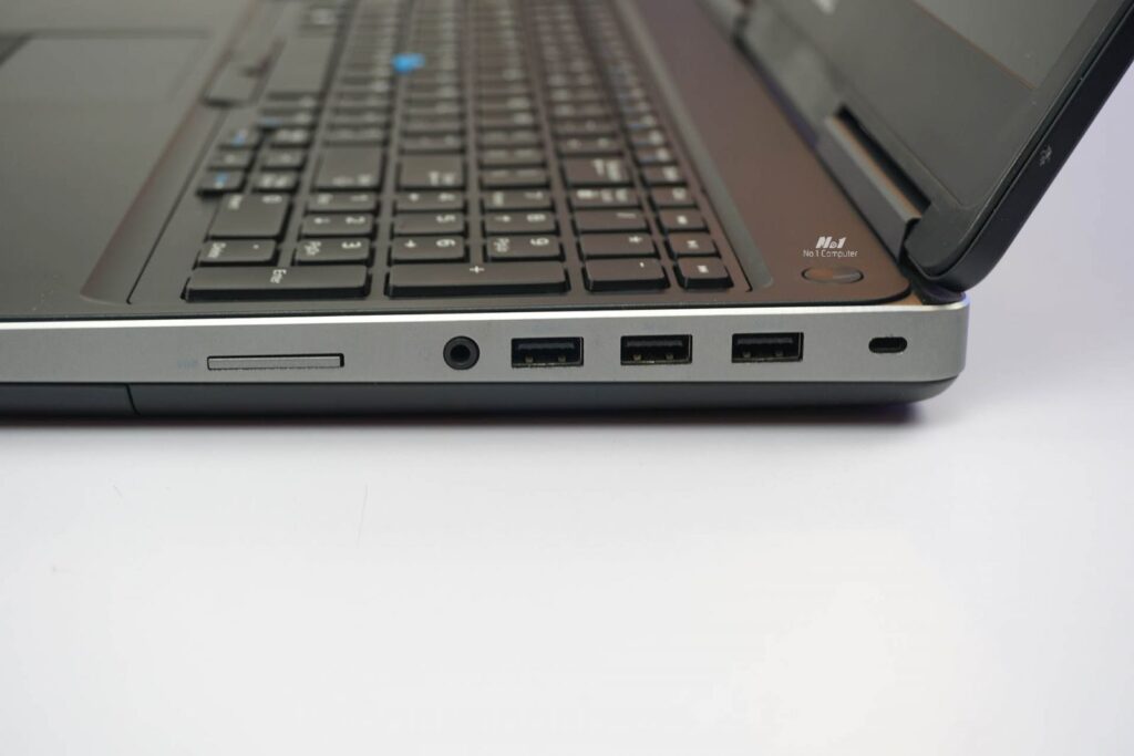 DELL Precision 7520 | Core i7 – 7820HQ | Ram 8GB | SSD 256GB | VGA AMD ...